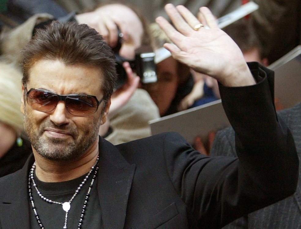 George Michael morreu de insuficiência cardíaca, dizem sites