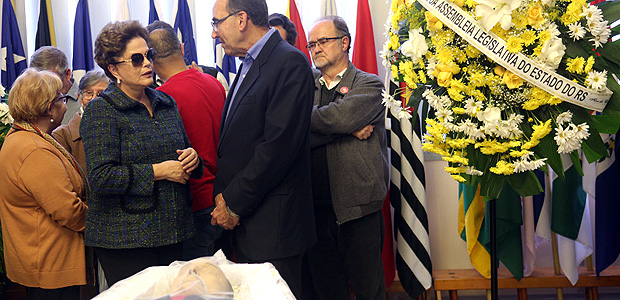 Dilma Rousseff acompanha velório de ex-marido