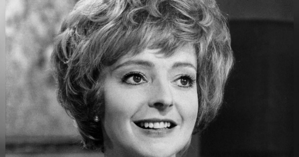 Atriz Barbara Leigh-Hunt morre aos 88 anos em sua casa na Inglaterra ...
