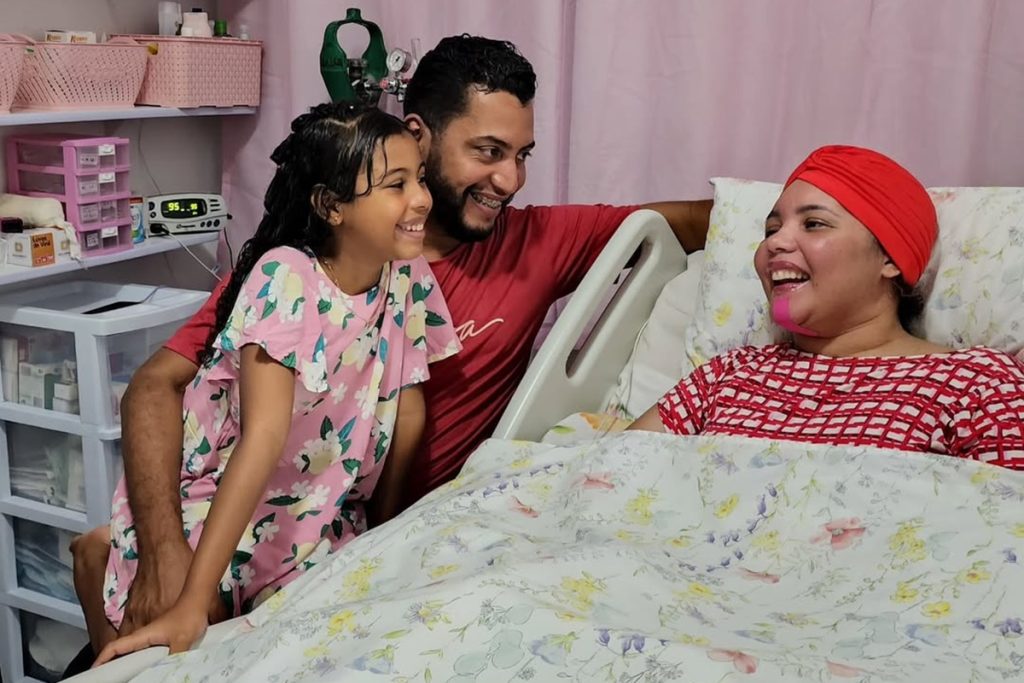 Disputa Judicial: Irmã de Amanda Wanessa Assume Cuidados da Cantora em Coma, Após Conflitos com ...